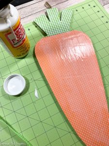 DIY Spring Door Hanger: Adorable Carrot Door Decor